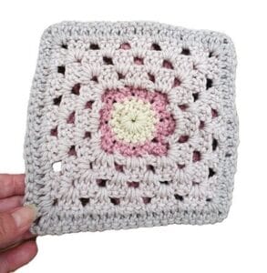 11 Free Flower Granny Square Patterns You’ll Want in Your Next Project ...