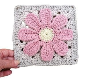 11 Free Flower Granny Square Patterns You’ll Want in Your Next Project ...